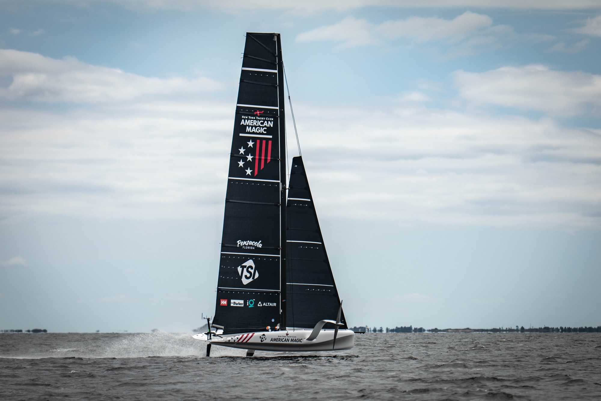 TWEAKY AMERICA - 37th America's Cup