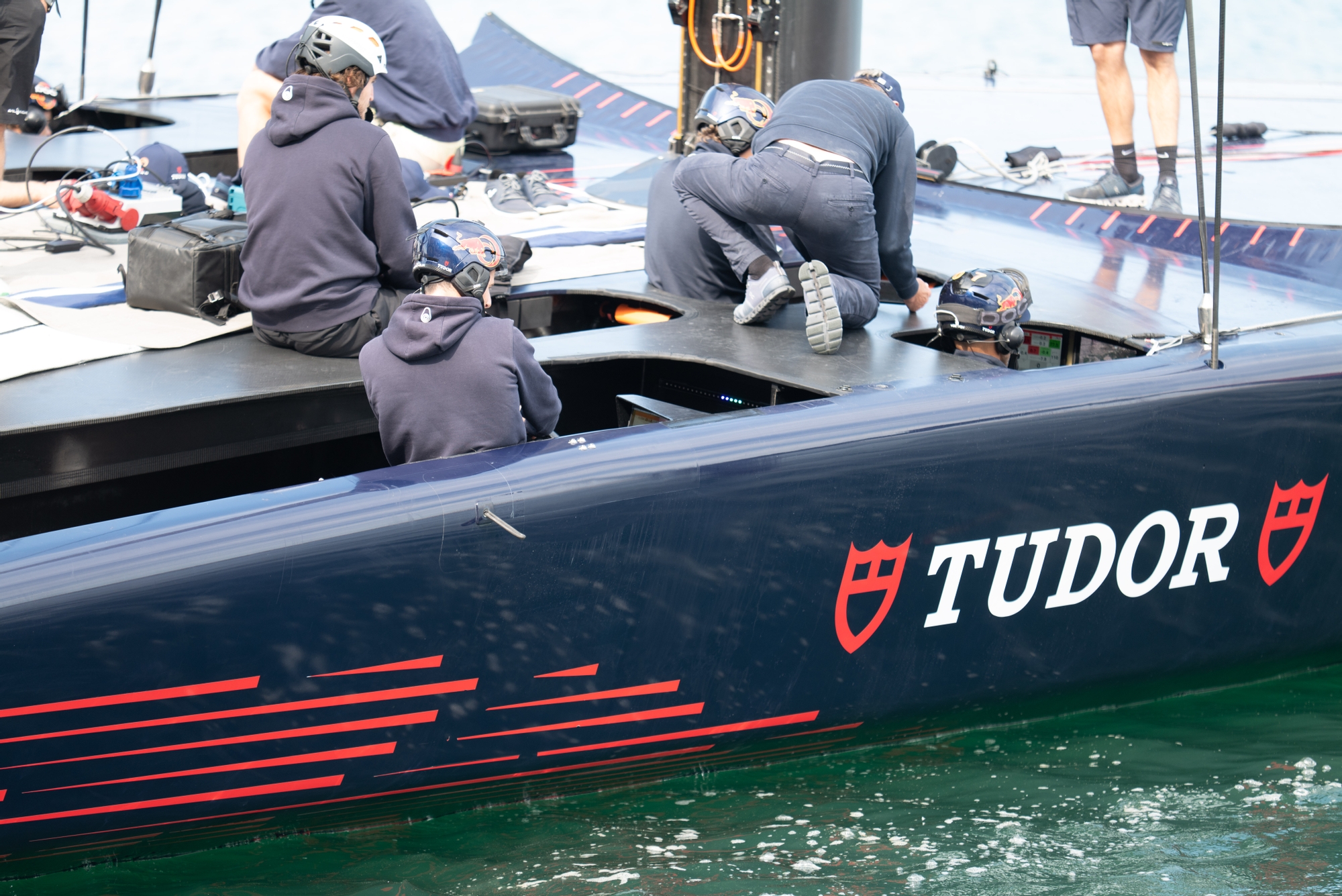 LIGHT WEATHER BULL - 37th America's Cup