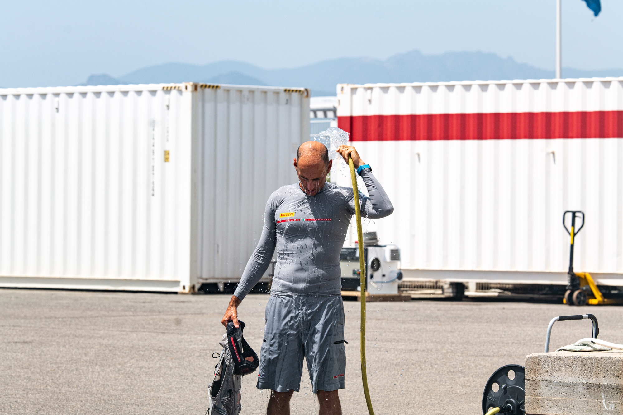 CHAMPAGNE’ CONDITIONS AND TWO-BOATING FOR THE AMERICANS - 37th America ...