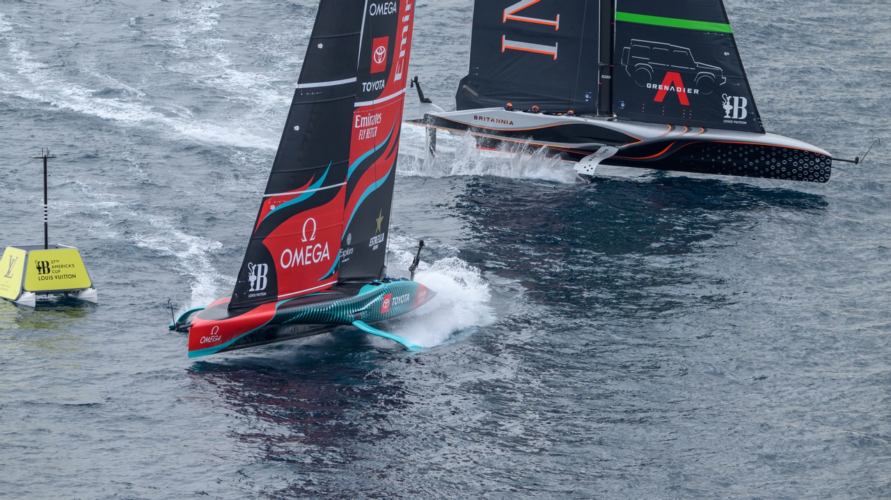THE DUEL GOES ON AT THE LOUIS VUITTON 37th AMERICA S CUP MATCH 37th America s Cup