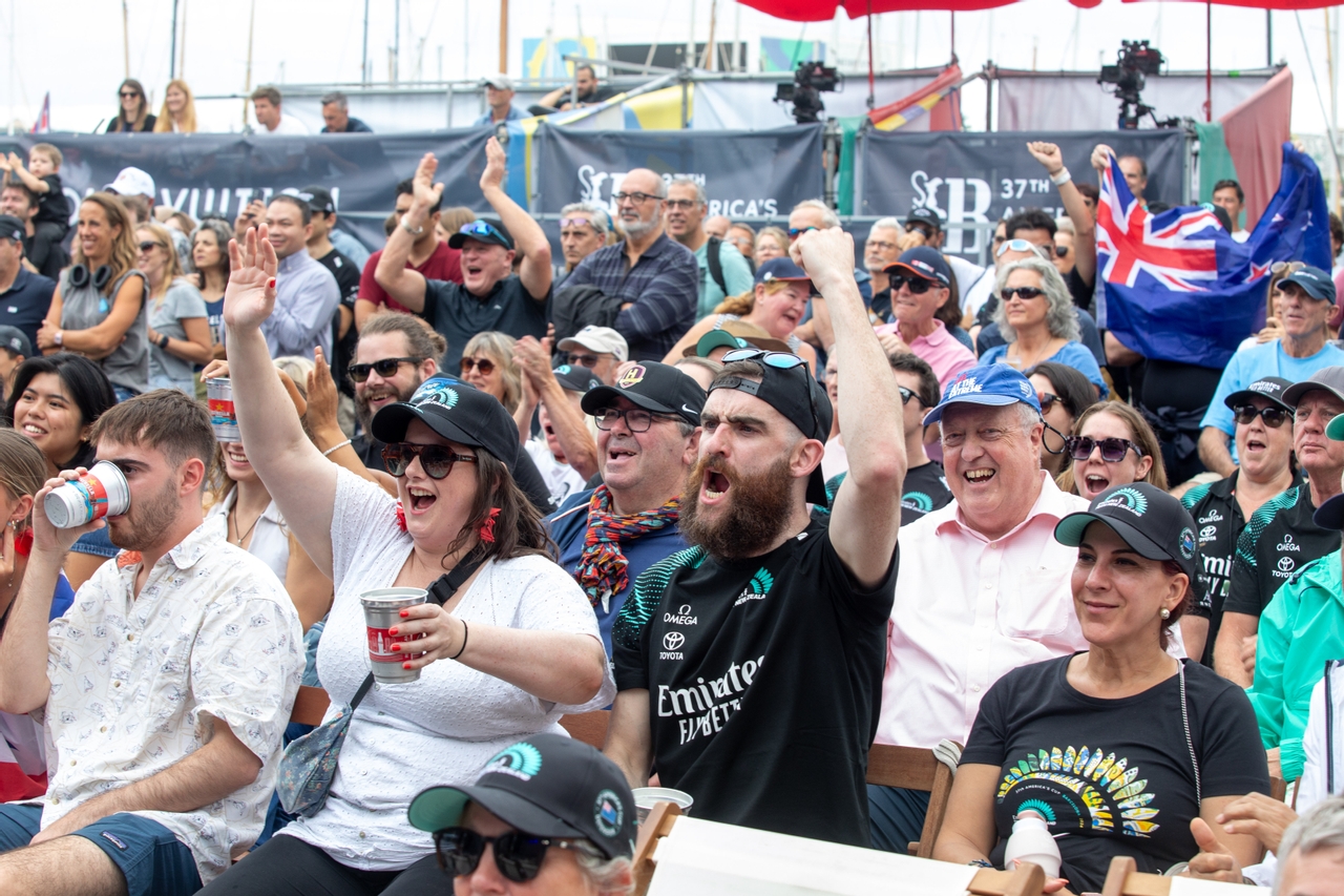 PINTS, CHARMS, AND CHEERS: THE SPIRIT OF BRITISH AND KIWI SUPPORTERS ...